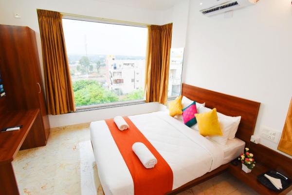 Keerthis Royal Suites - Near Kempegowda International Airport Hotel Bengaluru - Tamil Nadu