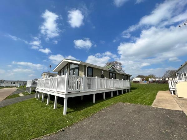 2 Bedroom Lodge Th35, Nodes Point, St Helens, Isle Of Wight - Hampshire