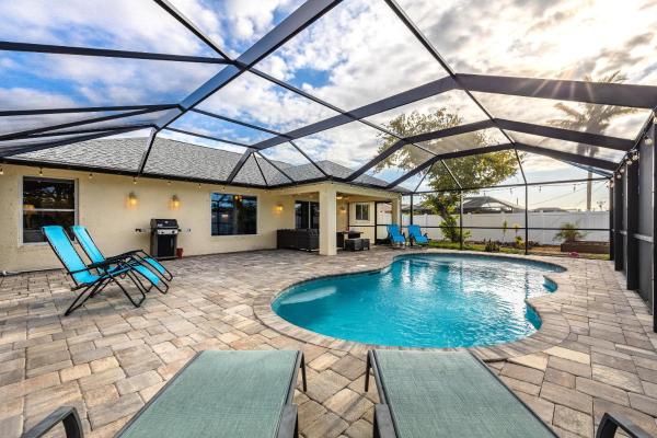 Salt Water Heated Pool, Sleeps 6 - Villa Soak Up The Sun - Roelens Vacations - Fort Myers