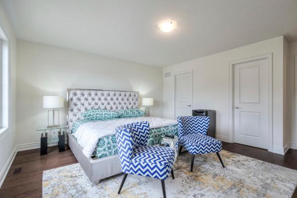 Your Perfect Getaway Master Bedroom - Newmarket