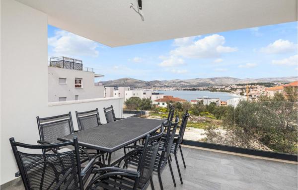 Gorgeous Apartment In Okrug Gornji - Okrug Gornji