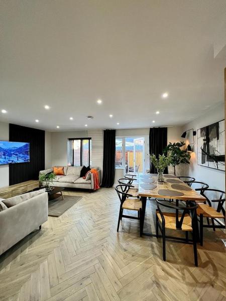 Charming 3-bed House With 1 Parking Space - Canterbury