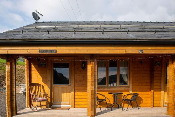 Apple Cabin - Little Log Cabin In Wales - North Wales