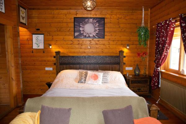 Apple Cabin - Little Log Cabin In Wales - North Wales