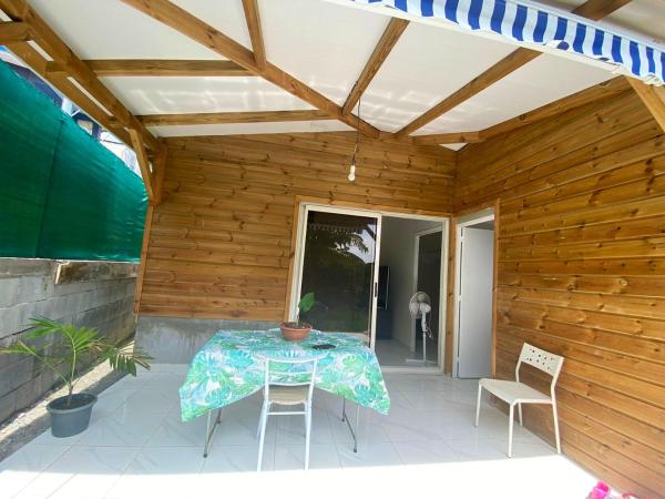 Bungalow Charmant à Schoelcher Avec Jardin Clôturé - Fort-de-France