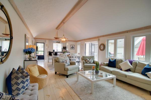Charming Cape Cod Home With Patio, 2 Mi To Beach! - Cape Cod, MA