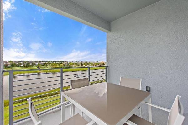 Triple Header Storey Lake By Shine Villas Apts - Gatorland, Orlando