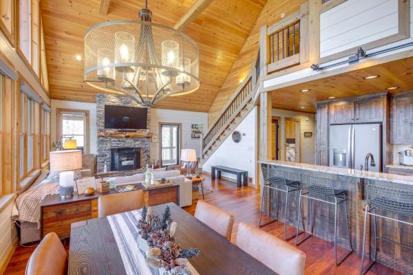 Luxury Mineral Bluff Cabin With Deck And Hot Tub! - Mineral Bluff, GA