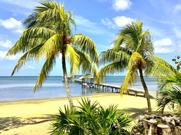 Fabulous Sunsets, White Sand Beach - At The Perch In Sundancer Cabanas - 宏都拉斯