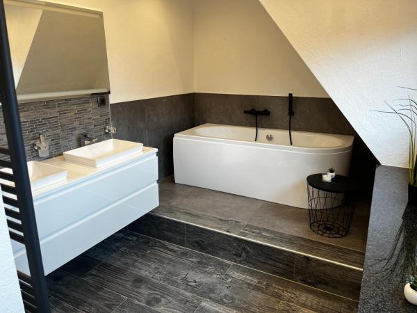 Ferienwohnung Am See Dillich - Schwimmteich - Eigener Garten - Ruhige Lage - Hunde Willkommen - Bad Zwesten