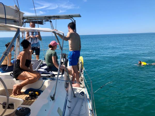 Location Insolite En Voilier, Navigation, Coucher De Soleil, Et Baignades En Mer - Aigues-Mortes