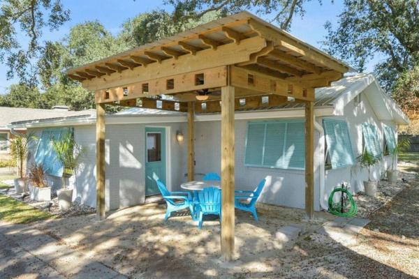 Beautiful Beach House 2 Minute Walk To Sandy Beaches Quiet Area - Mississippi