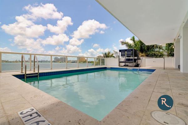 Roami At Adagio - Miami Beach, FL