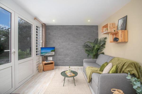 Au Roseau Des Indes Appt Avec Piscine Jardin Et Fibre - Martinique