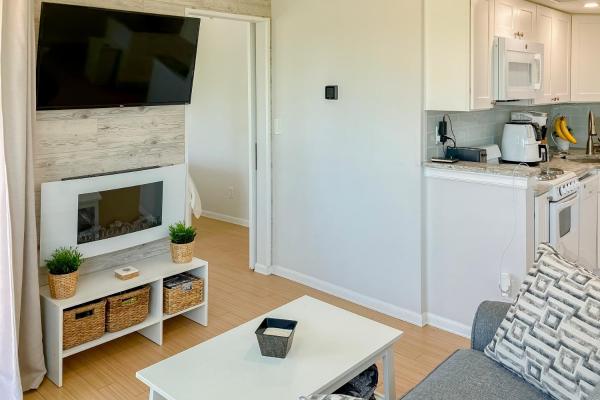 Renovated Dog-friendly Condo With Ocean Views, Pool, & Beach Access - Atlantic Beach, FL