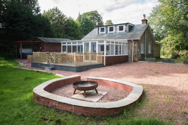 Auchendennan Farm Self Catering Cottages - Loch Lomond