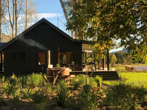 Fiery Peak Eco-retreat With Wood-fired Hot Tub - Geraldine