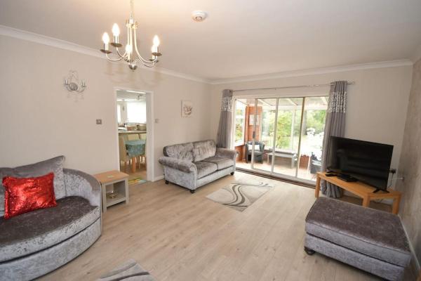 Little Hare Lodge - Spacious 2 Bedroom Attached Bungalow - Woodhall Spa