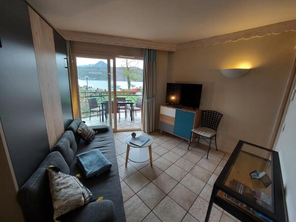 Logement Avec Terrasse Sur Lac, Tout Confort, Dans Résidence Avec Plage Et Ponton Privee - Duingt