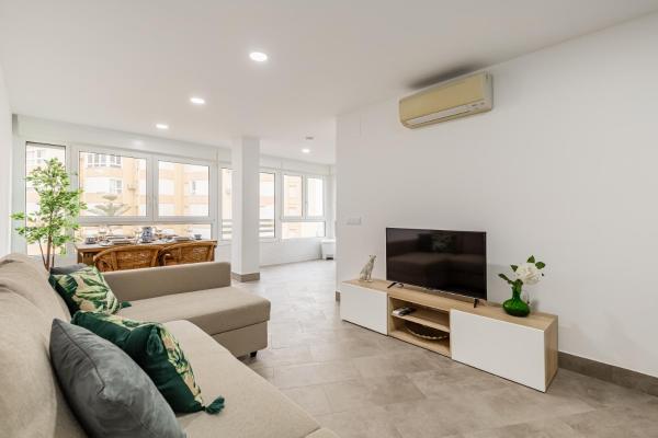 Modern Apartment Steps From The Beach - Torrox Costa