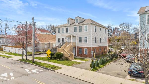 Gorgeous Waterfront 2 Bedroom 1 Bath Modern Home. - Wallingford, CT