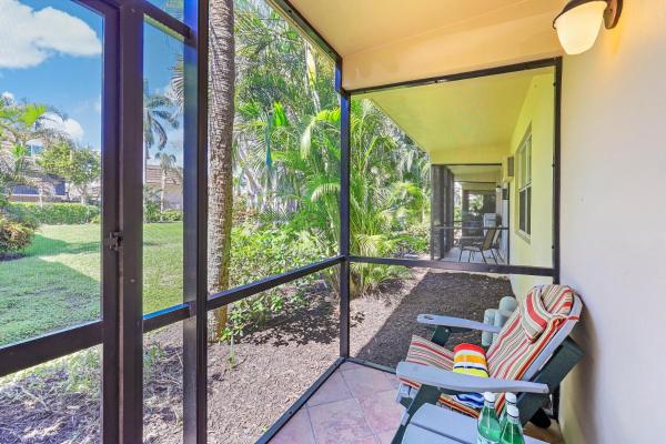 Quaint Condo Steps To The Beach And Dining - Marco Island, FL