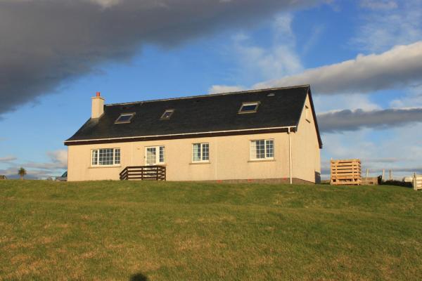 Large Bungalow With Spectacular Views Over Stornoway, The Minch And Mainland. - Stornoway