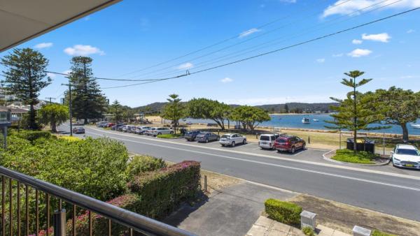 Family Beachhouse - Waterfront Ettalong Beach - Gosford