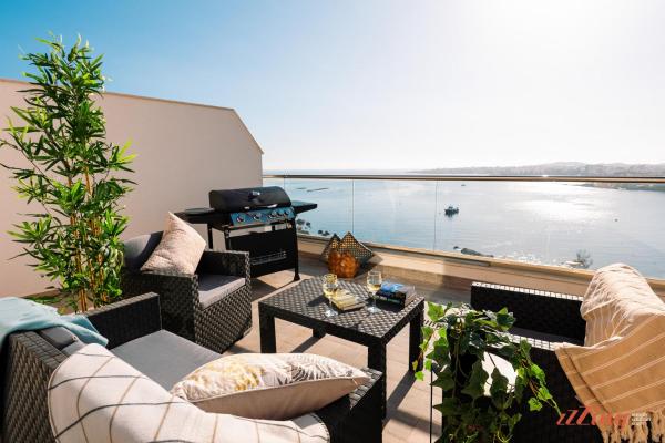 Insta Worthy Gorgeous Seaview Penthouse - Malta