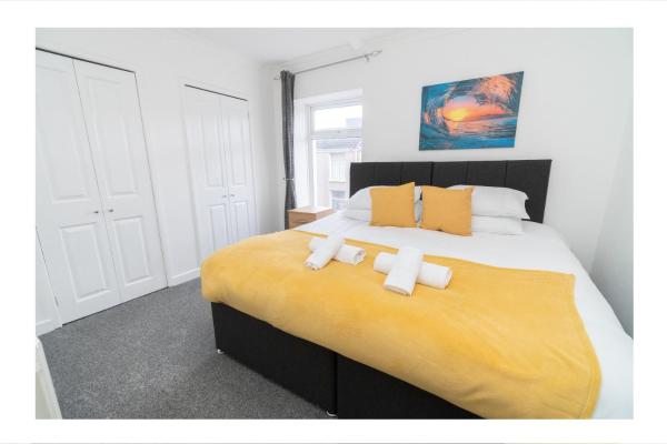 Business Friendly 3br Home - King Size Beds & Centrally Located - Wales