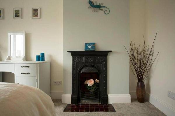 Rie's Retreat - The Amethyst Room - Glastonbury