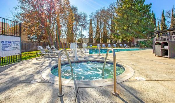 Lions Gate Hotel - Roseville, CA