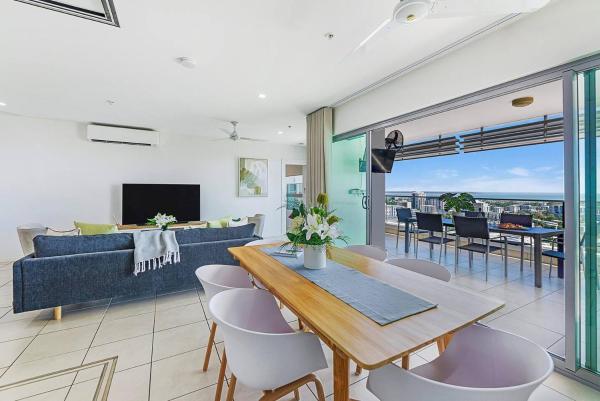 Crystal Waterfront - A Panoramic Balcony Haven - Darwin