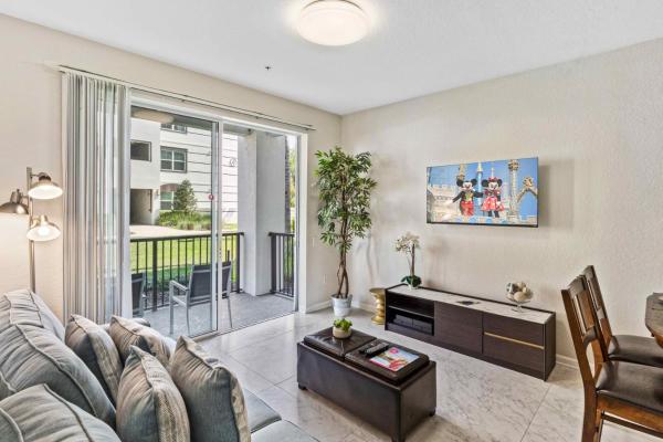 First Floor Vista Cay Condo Wfree Resort Access - Orlando