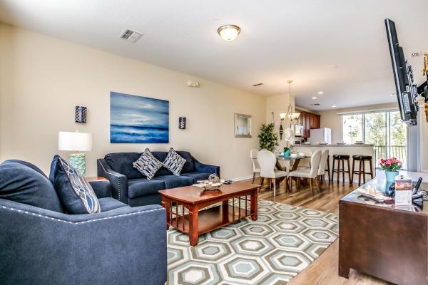 Spacious Vista Cay Townhome Newly Furnished - Winter Garden, FL