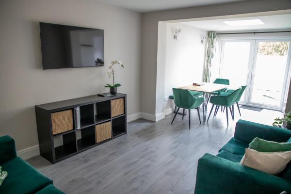 Wave Stays - Ground Floor Apartment - Outside Seating Area - Blackpool