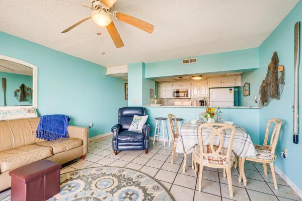 Bright Carolina Beach Condo: Public Beach On-site - Carolina Beach, NC