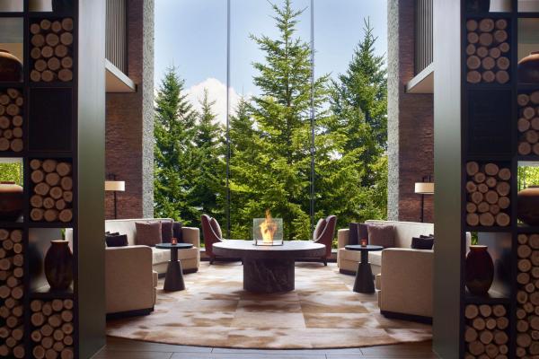Higashiyama Niseko Village, A Ritz-carlton Reserve - Niseko