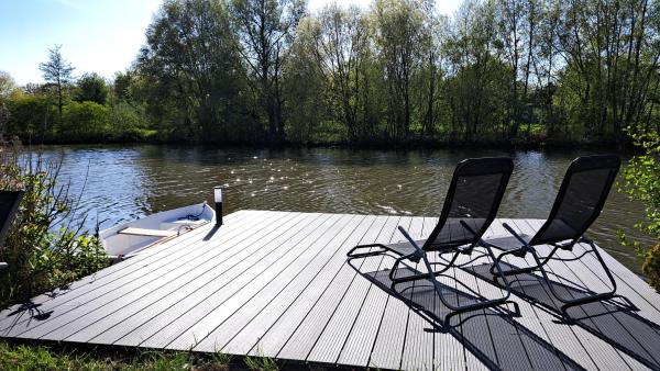 Het Witte Chalet Aan Het Water Van Monumentaal Fort - Zuid-Holland