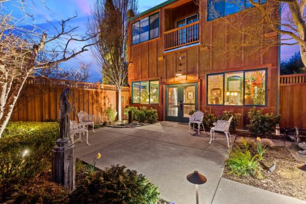 The Peerless Hotel - Ashland, OR