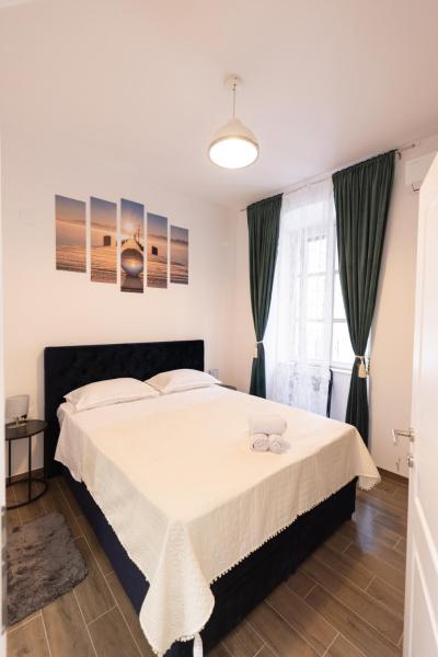 Throne Of Dubrovnik Room 1 - Dubrovnik