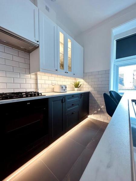 The Retreat - Large Luxury Apartment, Two Mins From Beach - New Forest
