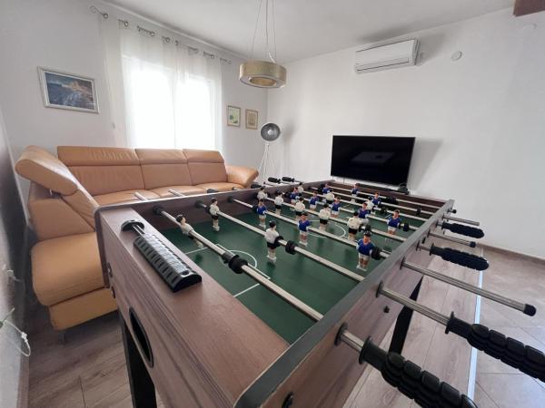 Spacious 4 Bedroom Apartment With Free Parking Lot - Caska