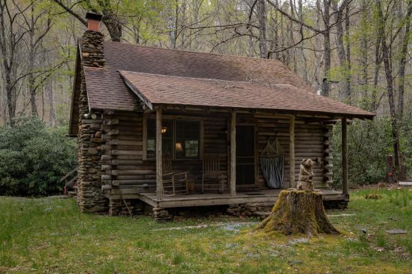 Creekside Hideaway Rustic Cabin - Secluded, Creekside Family Cabin - Blue Ridge Mountains