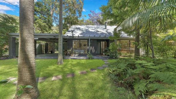 Coast Away On Garnet - Patonga