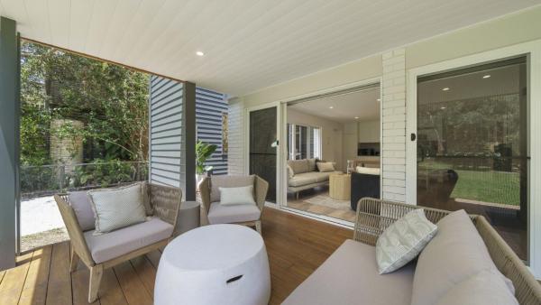 Hop Skip And Jump To The Beach - Umina