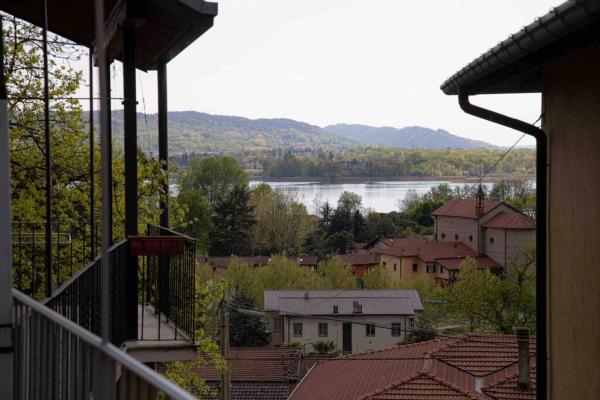 [Vista Lago]-appartamento Funzionale Con Vista - Varese