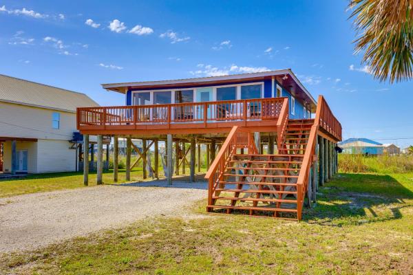 Breezy Dauphin Island Vacation Rental With Deck! - Dauphin Island, AL