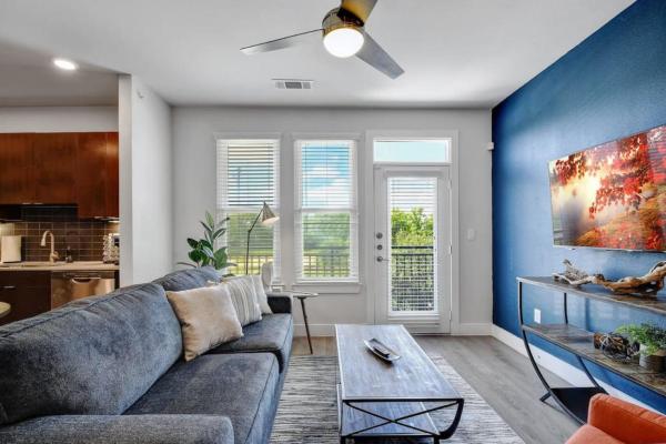 Bright Stylish Studio Near Downtown - San Antonio, TX