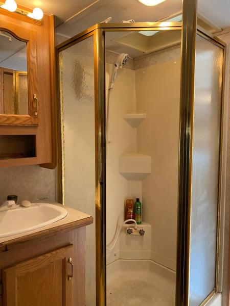 Comfortable Rv In A Farm - Parksville